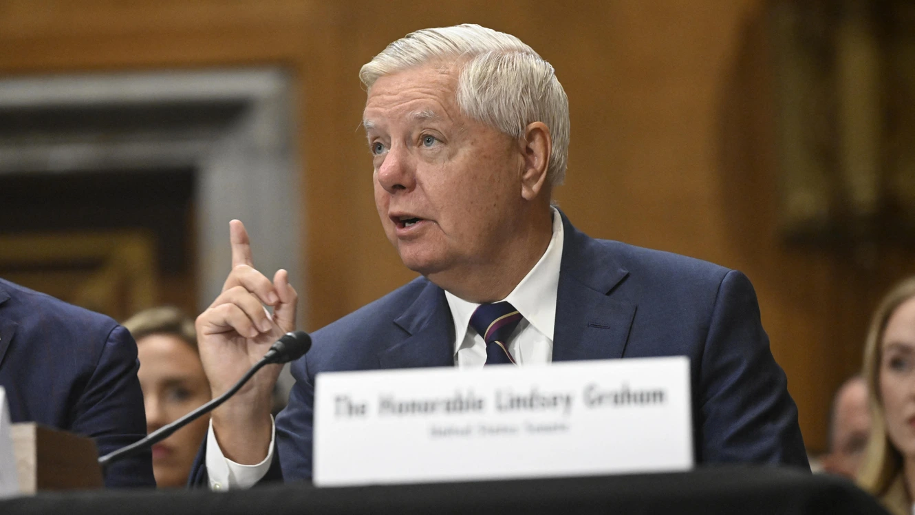 Lindsey Graham urged Donald Trump to arm the Iranian people