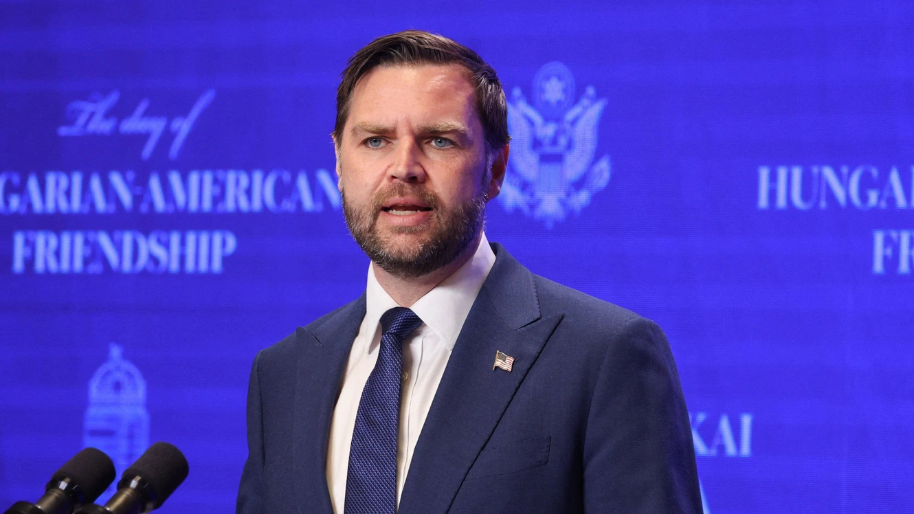 J.D. Vance reacted to Trump polling crowd about 2028 election