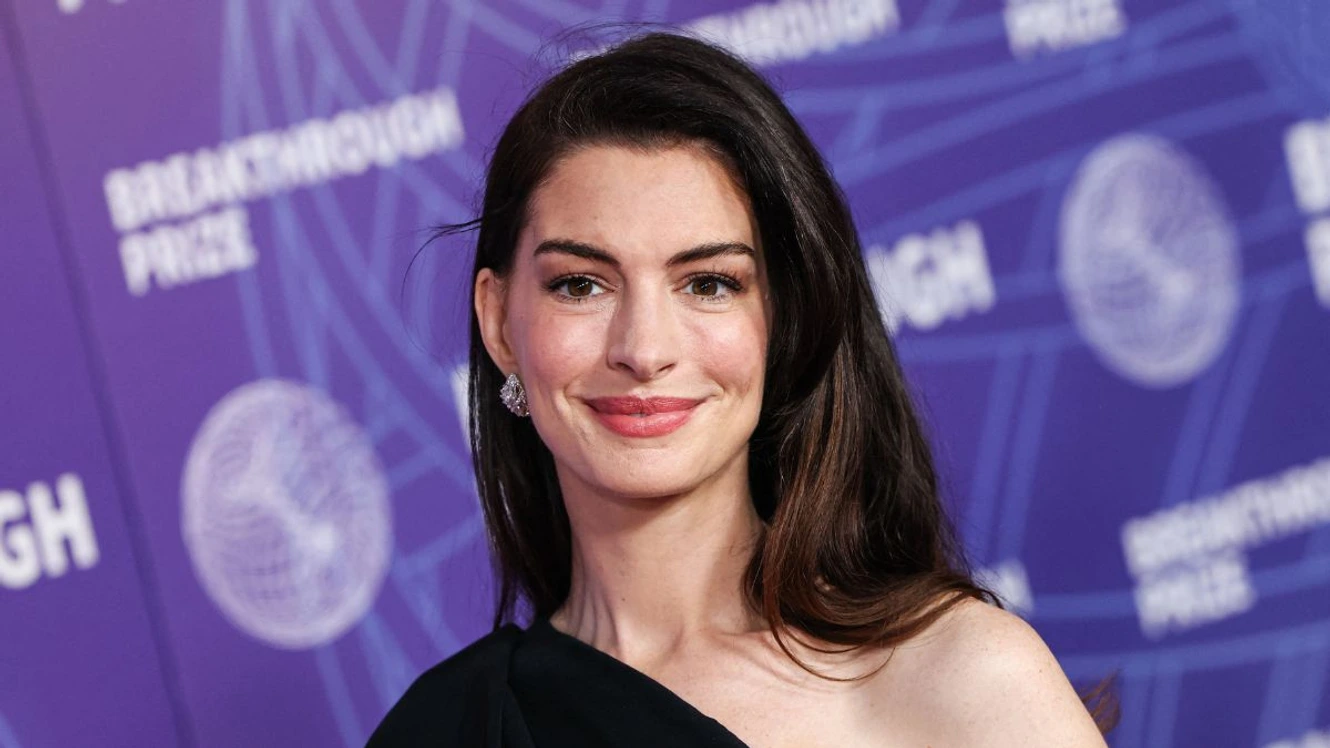 Anne Hathaway Addresses 'Distracting' Facelift Rumors