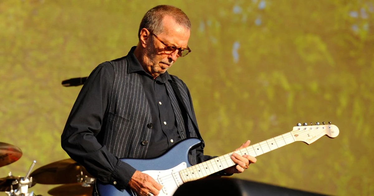 Eric Clapton ends concert after fan throws object at him