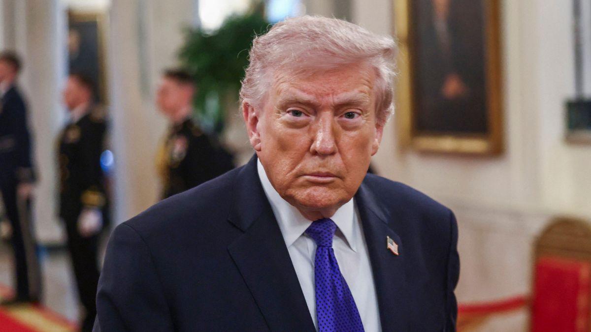 Bill Maher calls Trump 'redneck' ahead of UFC birthday fight
